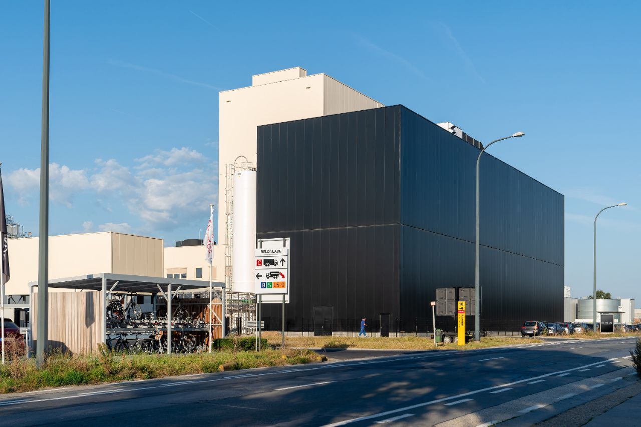 Belcolade inaugura la primera fábrica de chocolate neutra en carbono ...